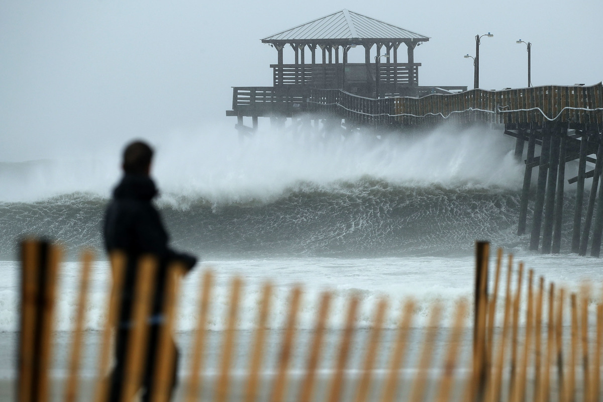 Hurricane Florence: Scenes From The Carolina Coast As Storm Surges ...