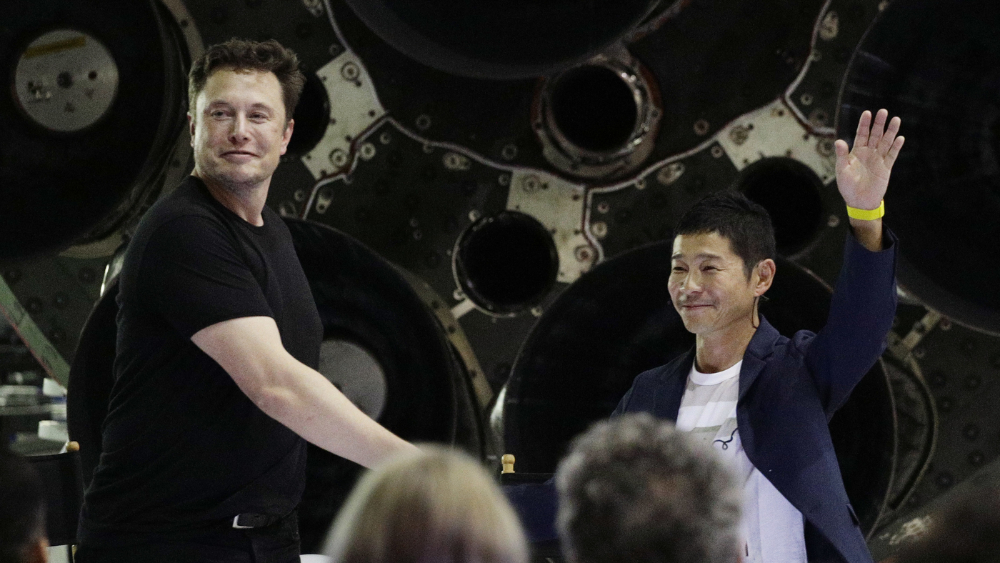 Japanese Billionaire Books First Moonshot Aboard SpaceX's 'Big Falcon ...
