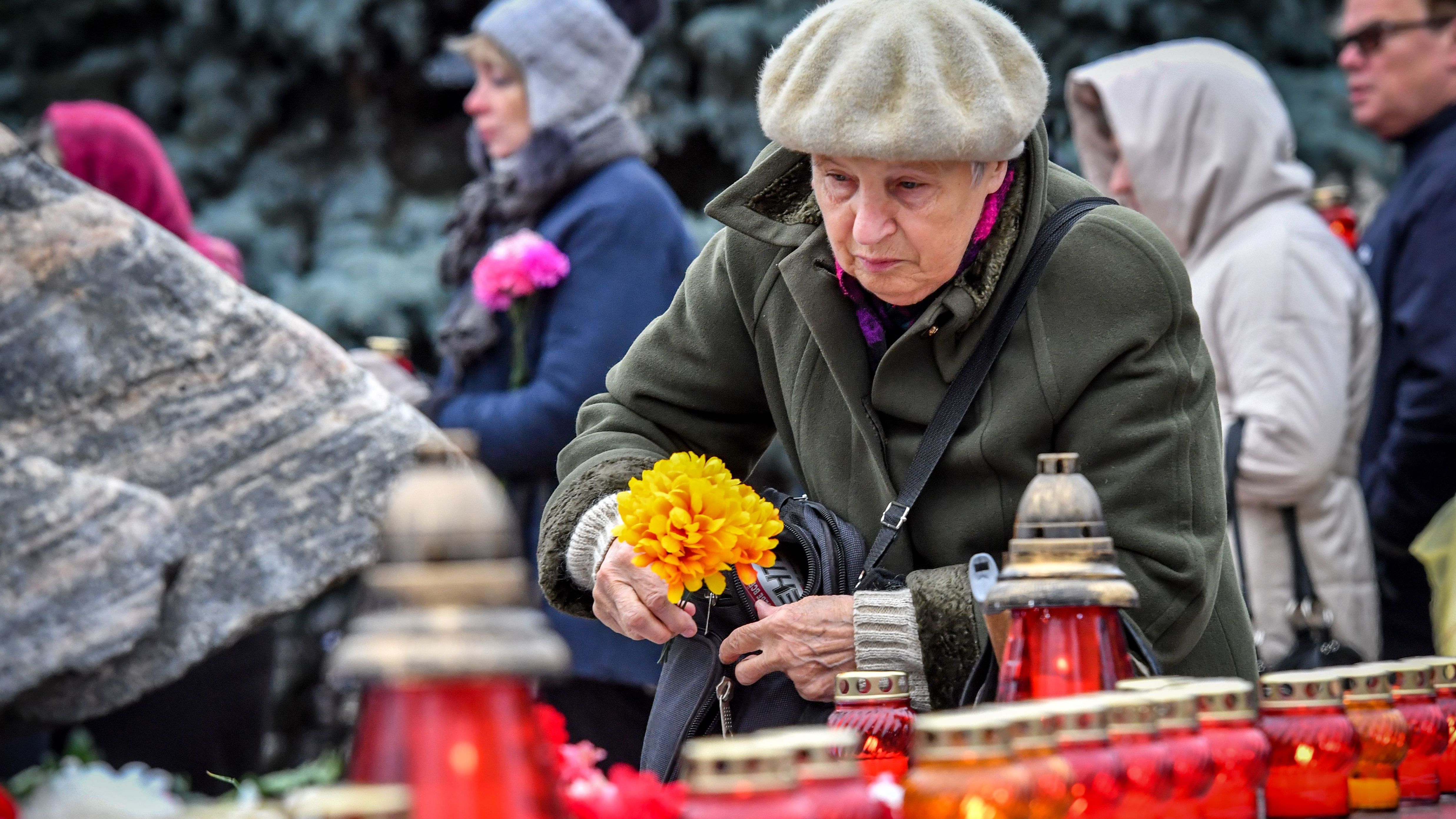Russians Honor Victims Of Stalin's Purges Outside Moscow Security ...