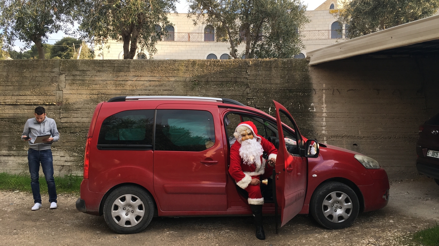 In Bethlehem, 'Baba Noel' Delivers Christmas Gifts To Palestinian ...