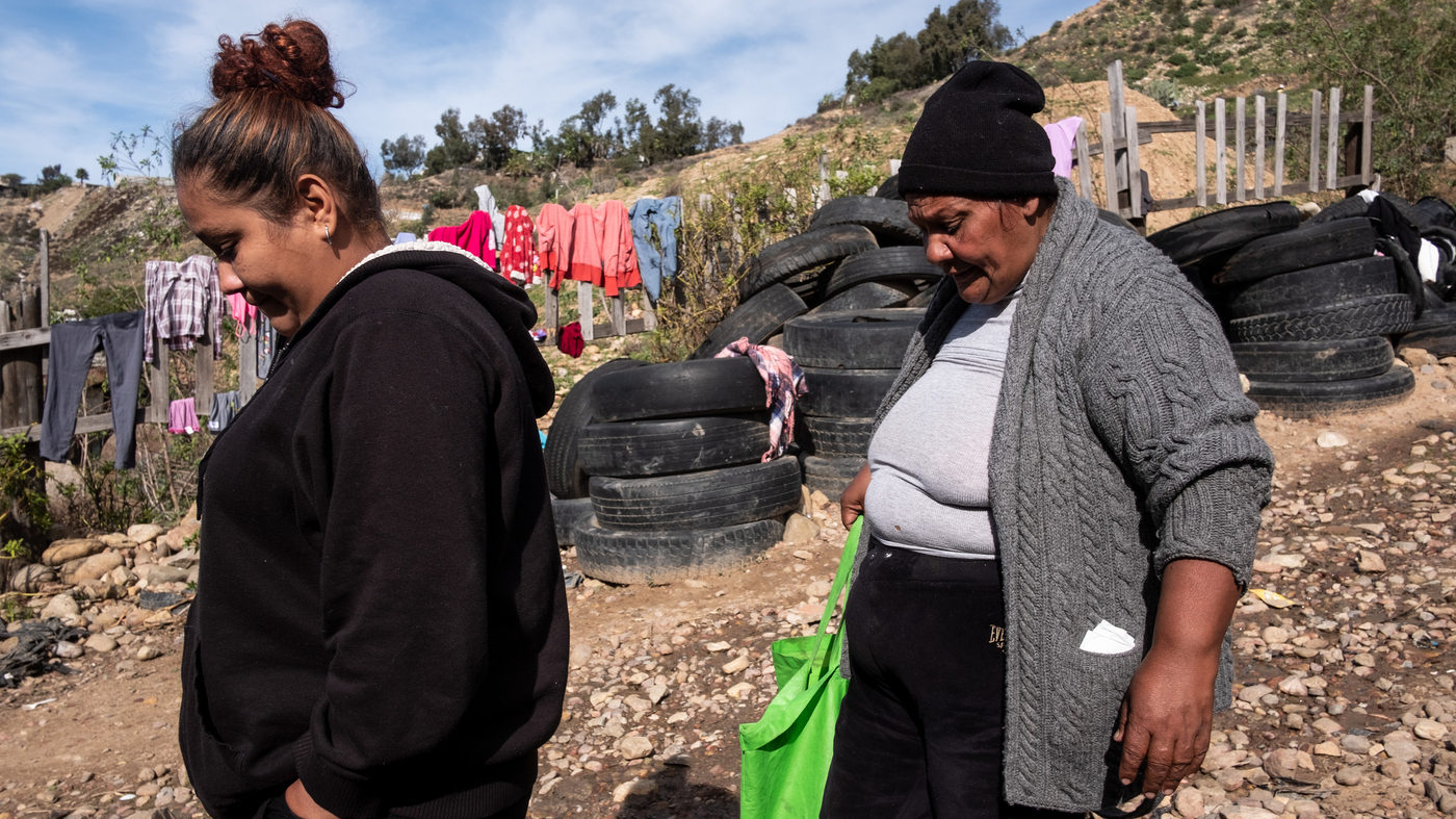 A Waiting Game For Immigrants And Border Agents On 2 Sides Of The Wall ...