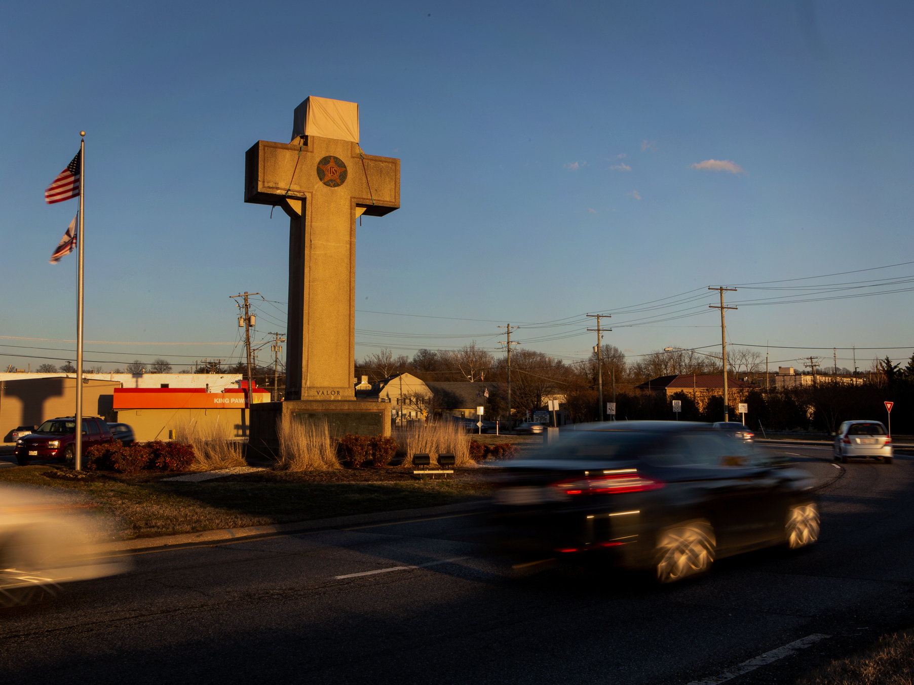 Supreme Court Appears Ready To Let Cross Stand But Struggles With ...