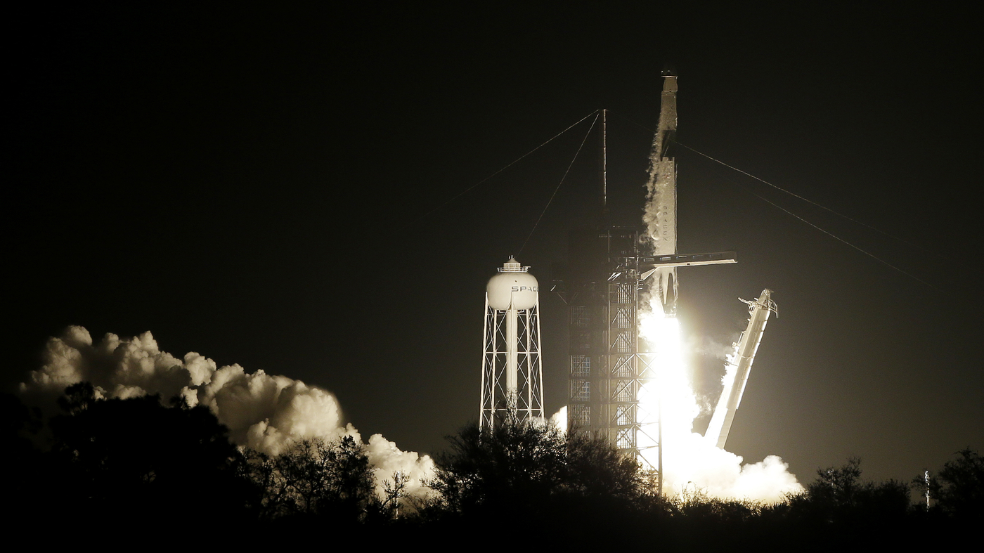 'Hard Capture Is Complete': SpaceX Capsule Docks With International ...