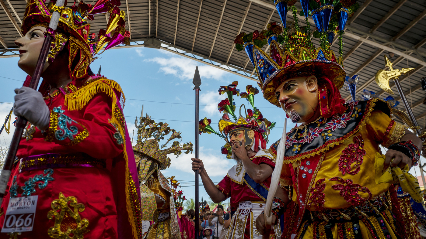 Christians Around The World Gather To Celebrate Easter, Mourn Sri Lanka ...