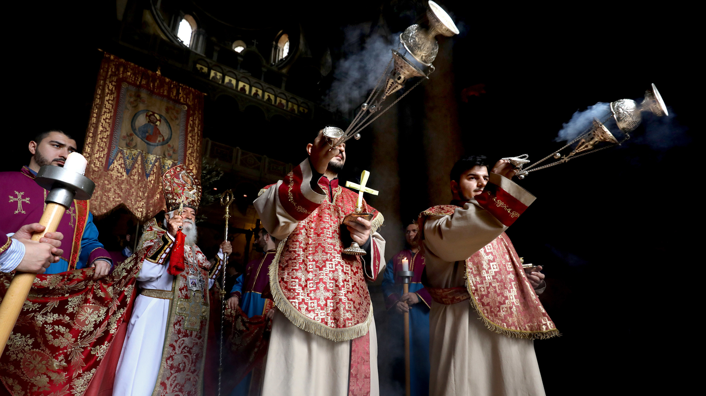 Christians Around The World Gather To Celebrate Easter, Mourn Sri Lanka ...