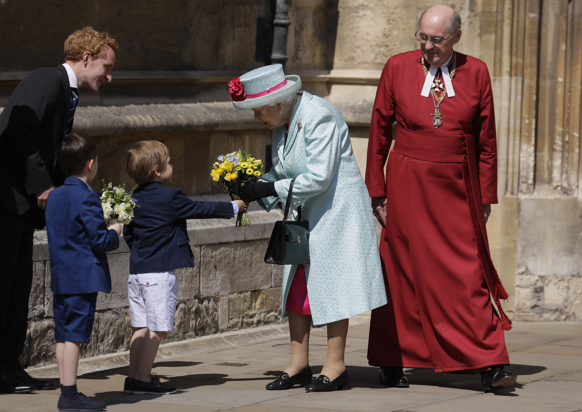 Christians Around The World Gather To Celebrate Easter, Mourn Sri Lanka ...
