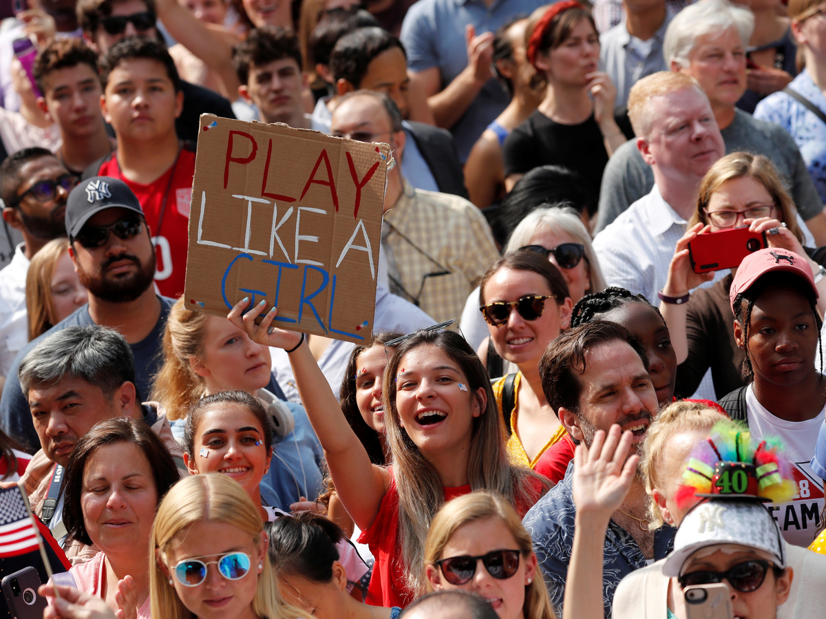 WATCH: Women's National Soccer Team Parades Through NYC's 'Canyon Of ...