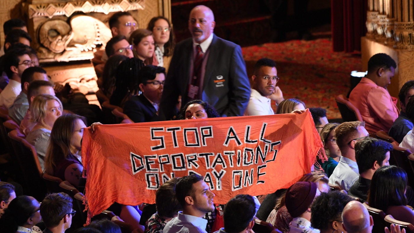 Protesters Disrupt Democratic Debate Over Eric Garner Case, Immigration ...
