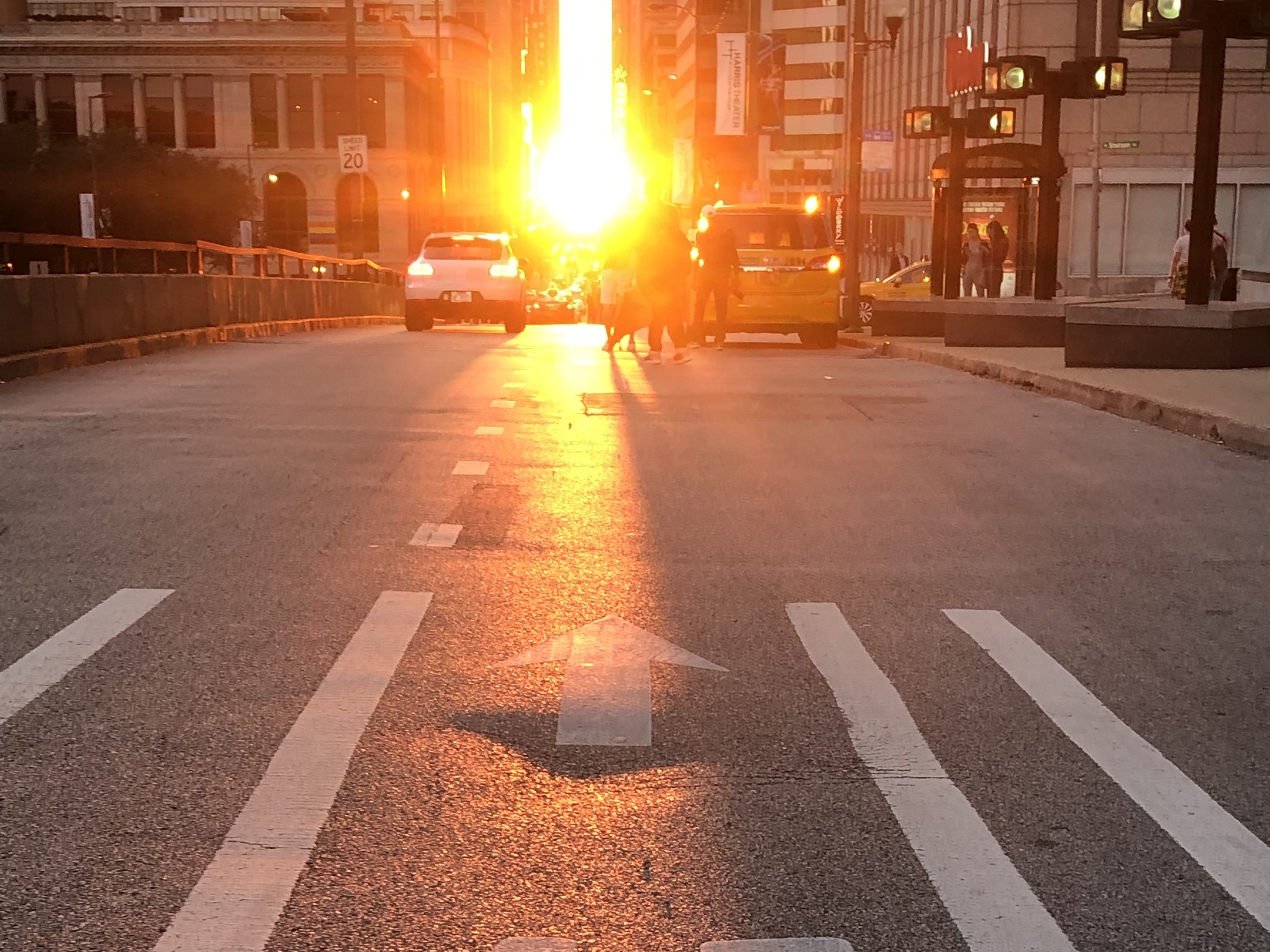 On the equinox, 'Chicagohenge' emerges from the city's skyscrapers ...