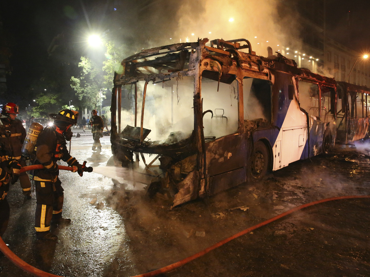 Chile's Capital Santiago Engulfed In Chaos As Metro Protests Intensify ...