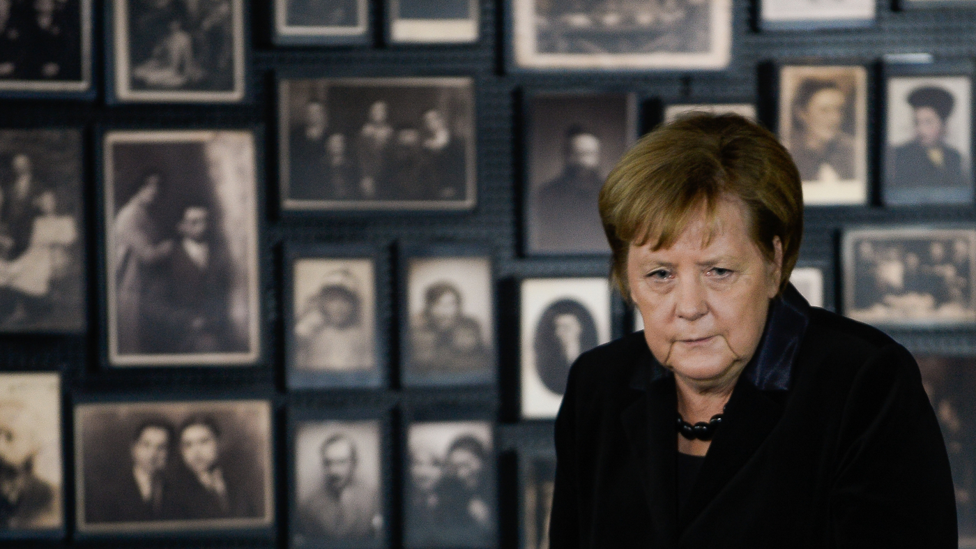 German Chancellor Merkel Tours Auschwitz On First Official Visit There ...