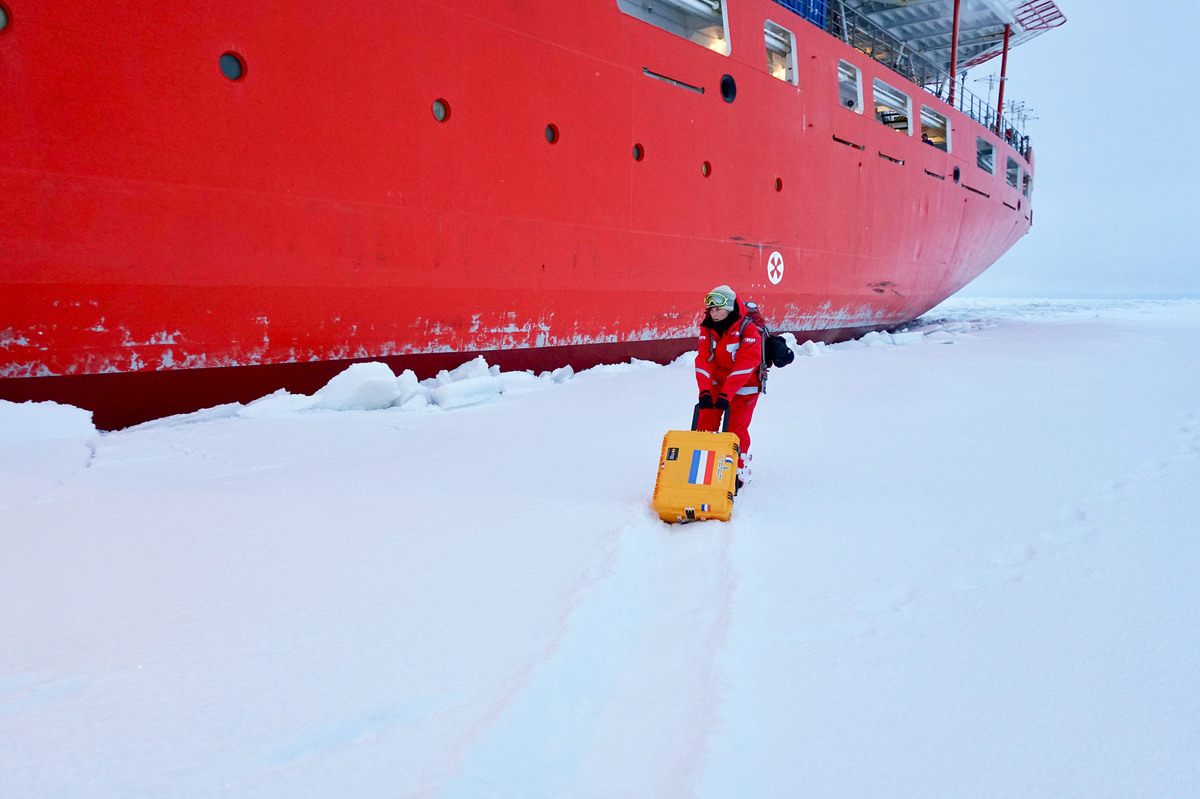Arctic Researchers On An Expedition To Study Shrinking Polar Ice ...