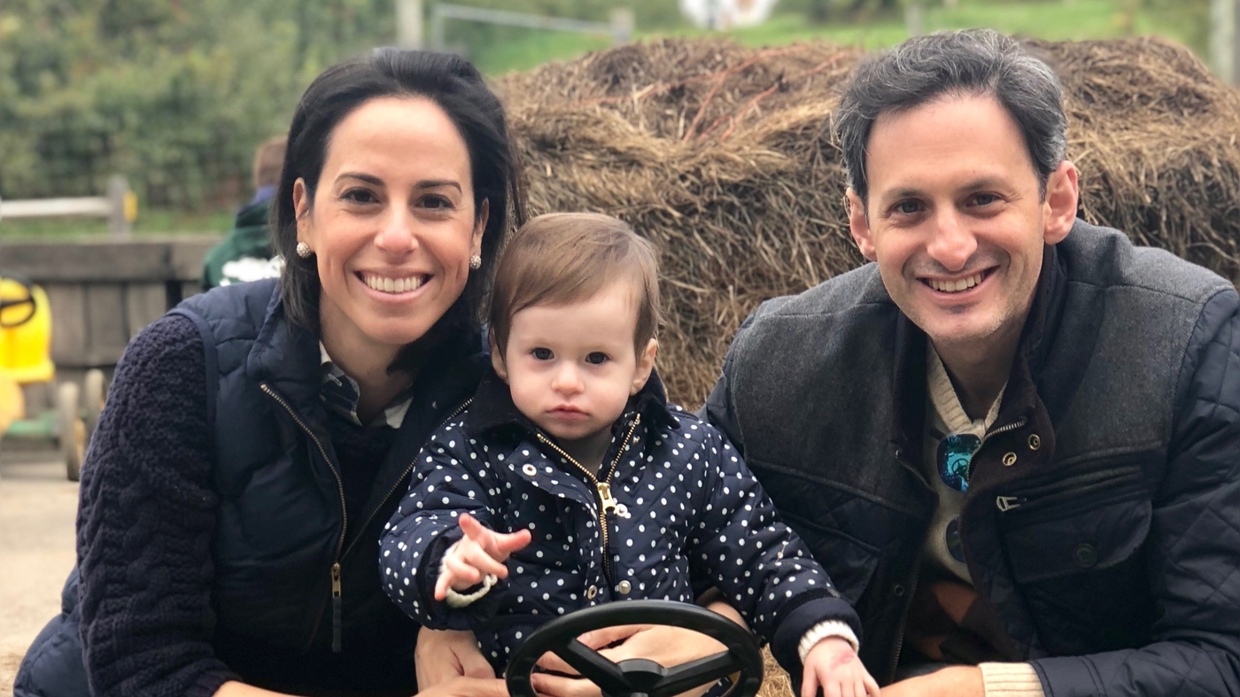 To Make Girl Who Is Deaf Feel At Home, Dozens Of Neighbors Learn Sign ...