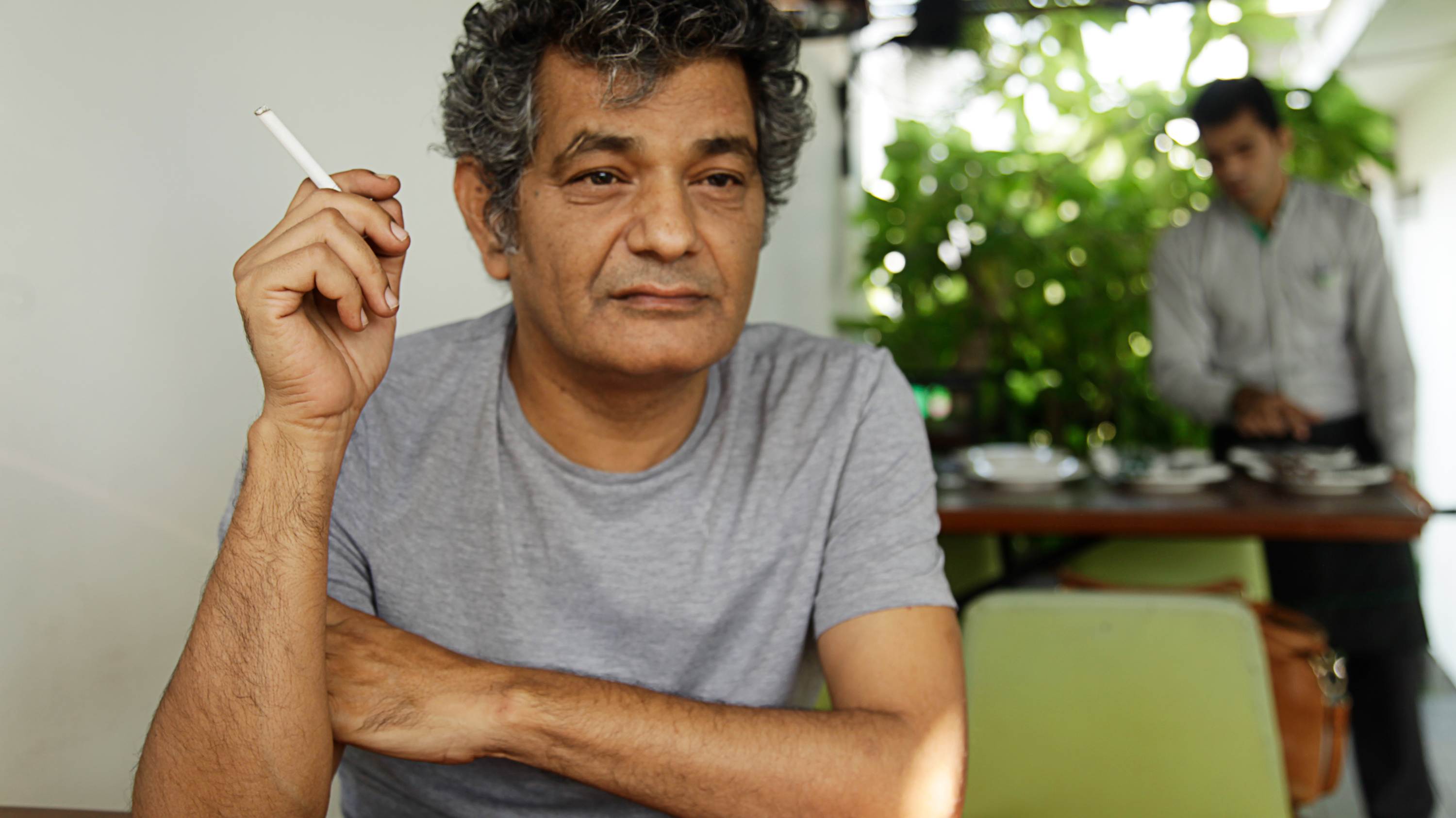 Pakistani Author Mohammed Hanif Says 'Case Of Exploding Mangoes' Urdu ...