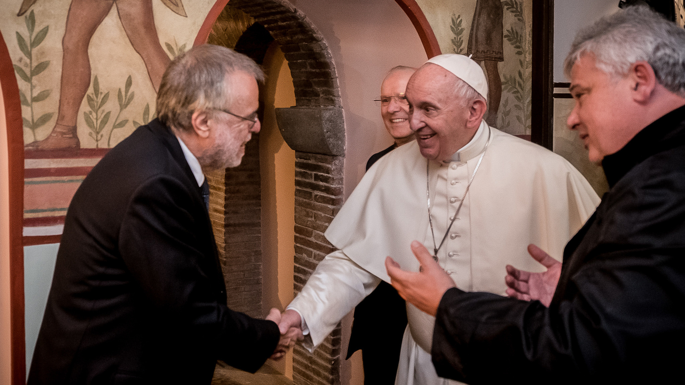 Pope Francis Turned A Vatican Palazzo Into 'Palace Of The Poor' For ...