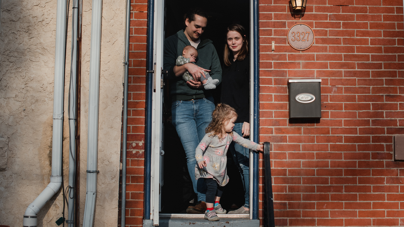 Life At Home During The Pandemic: Families Weather Uncertain Times ...