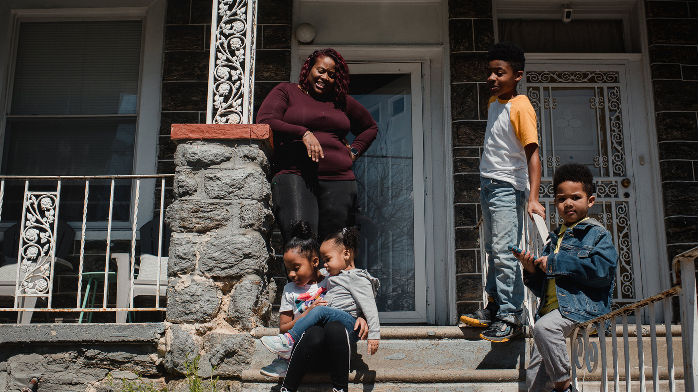 Life At Home During The Pandemic: Families Weather Uncertain Times ...