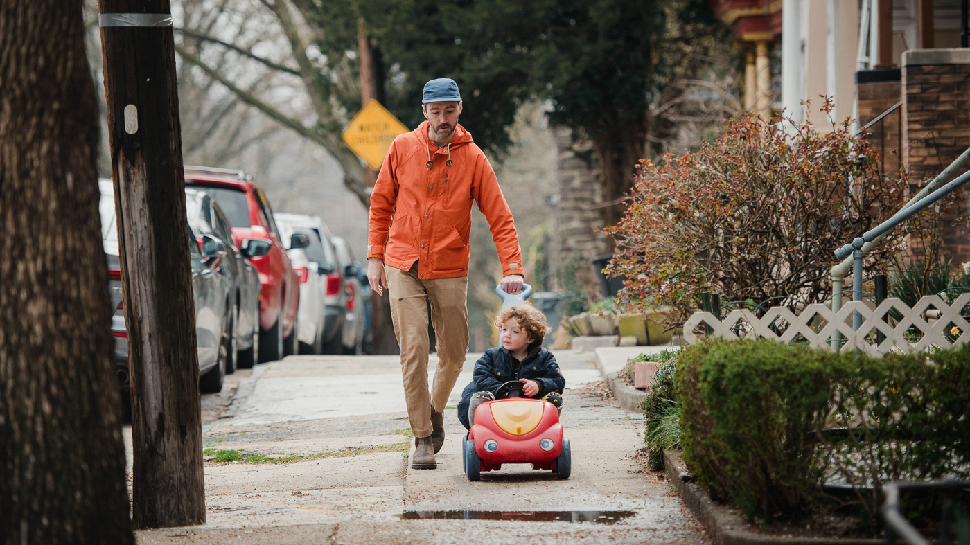 Life At Home During The Pandemic: Families Weather Uncertain Times ...