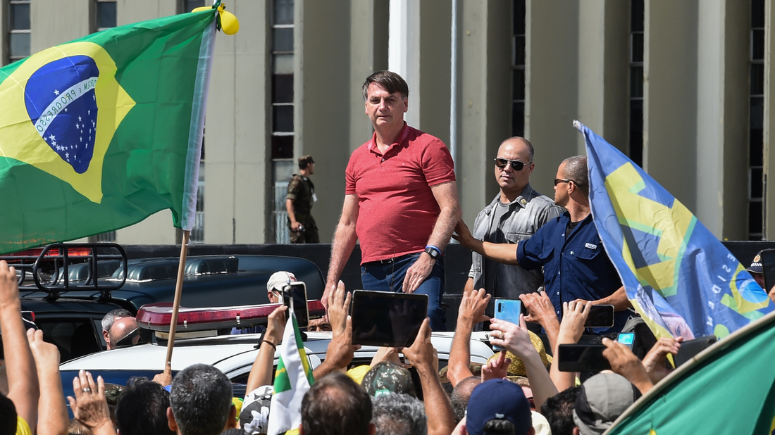 Brazil's Bolsonaro Joins Supporters In Protest Against Coronavirus ...