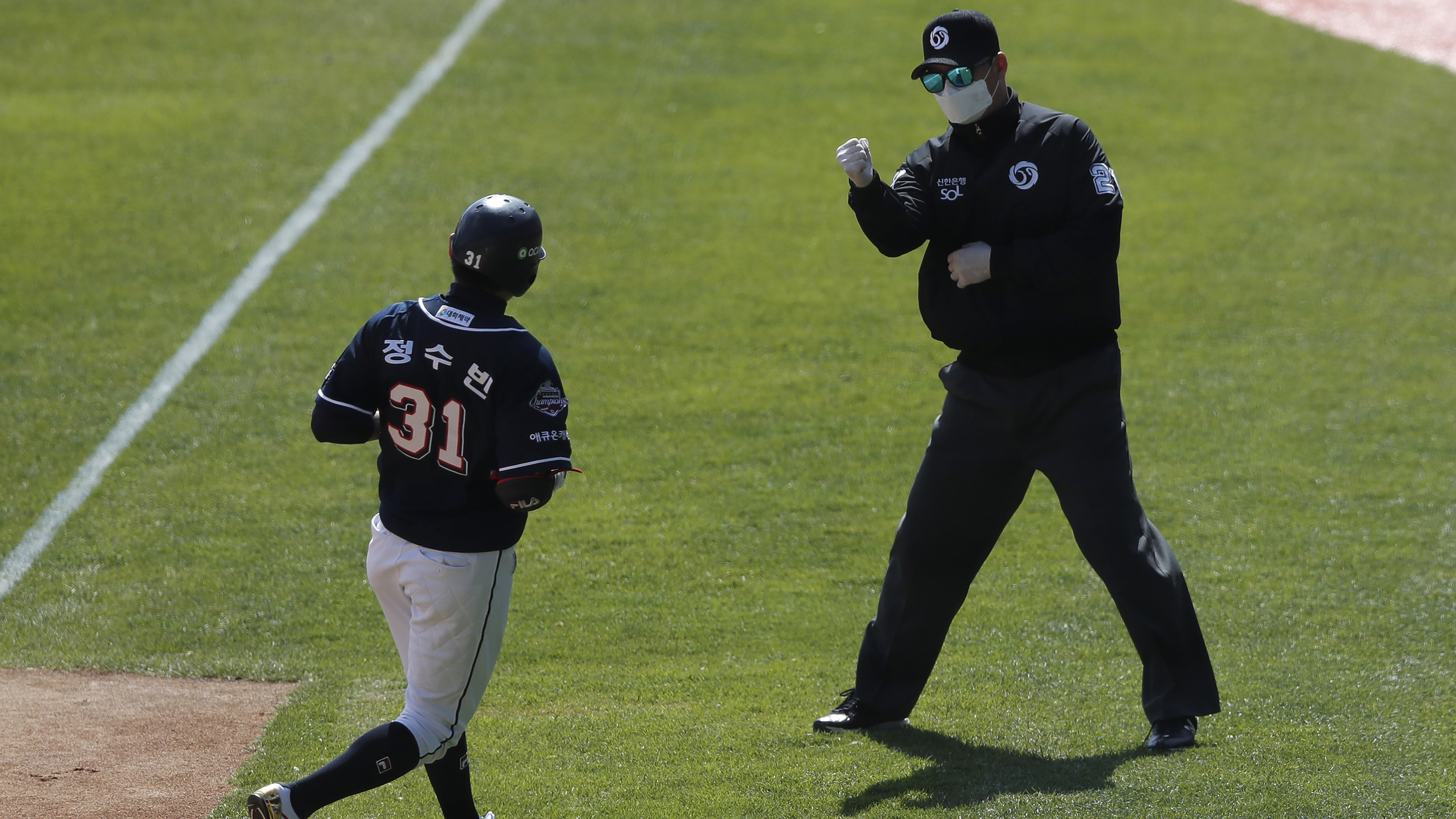 You're Out! No Fans — Or Spitting — As Baseball Returns To South Korea ...