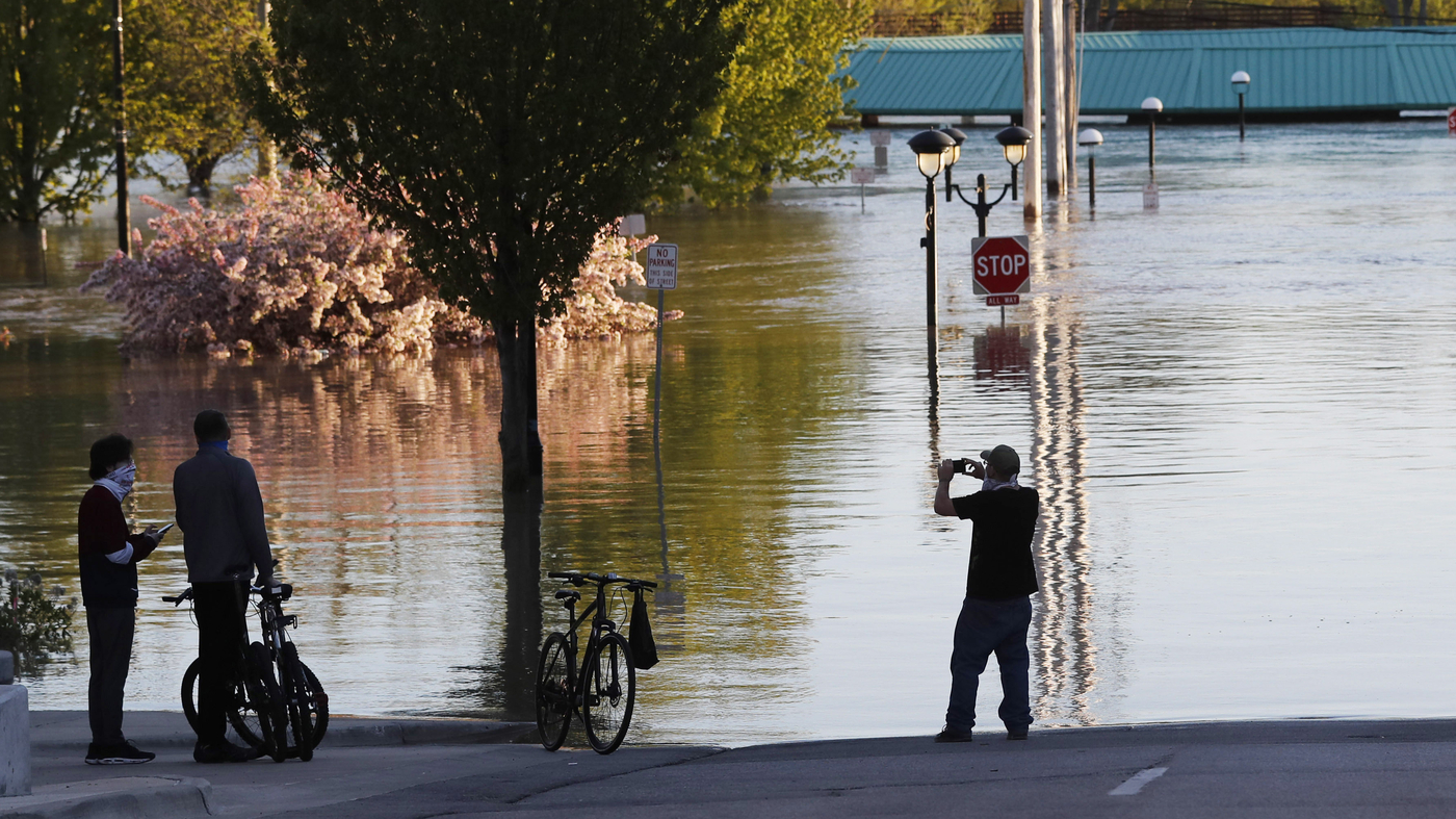 Michigan Flooding Threatens City With 9 Feet Of Water : NPR