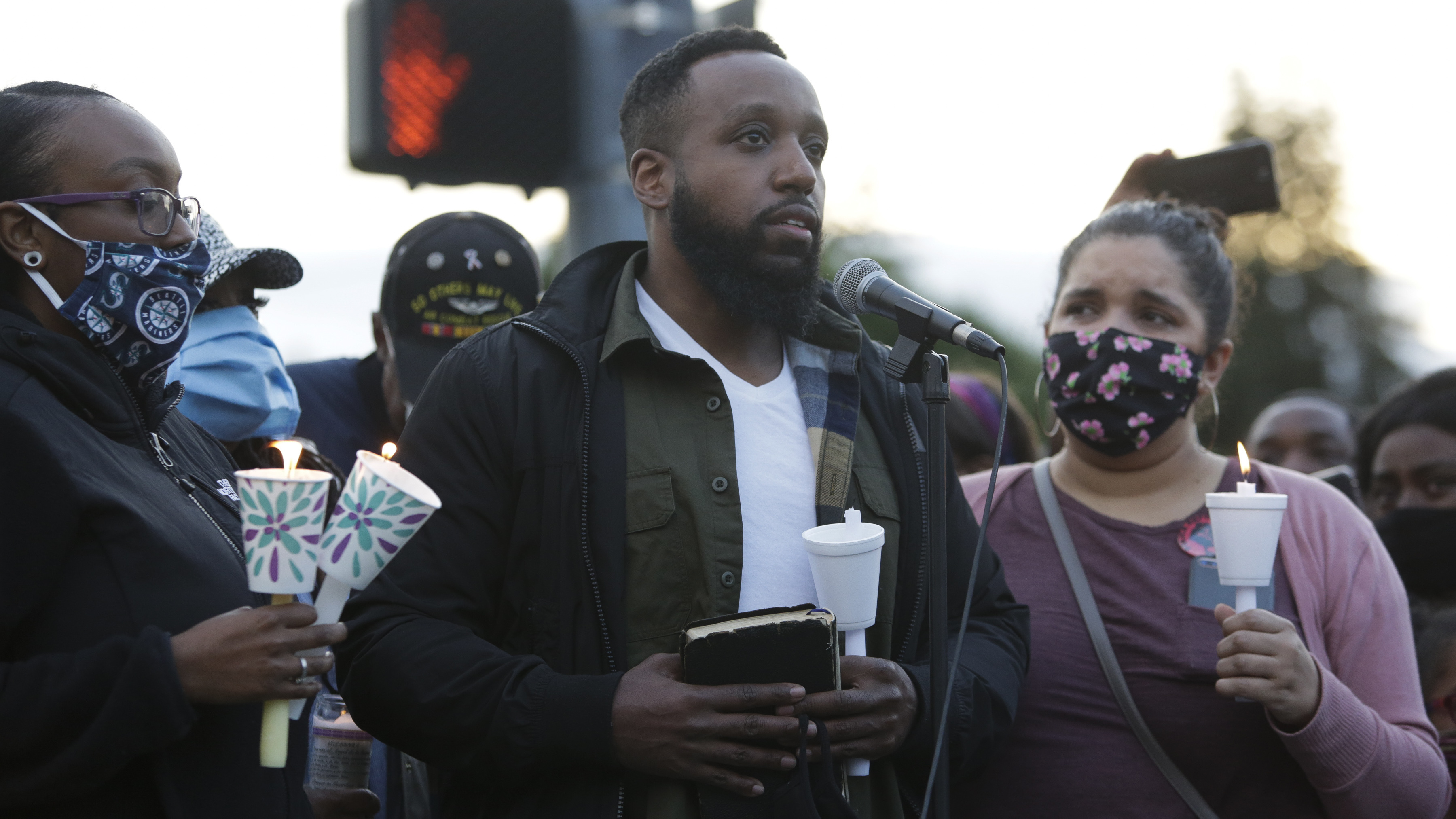 Manuel Ellis: Tacoma Man Died In Police Custody, Saying He 'Can't ...