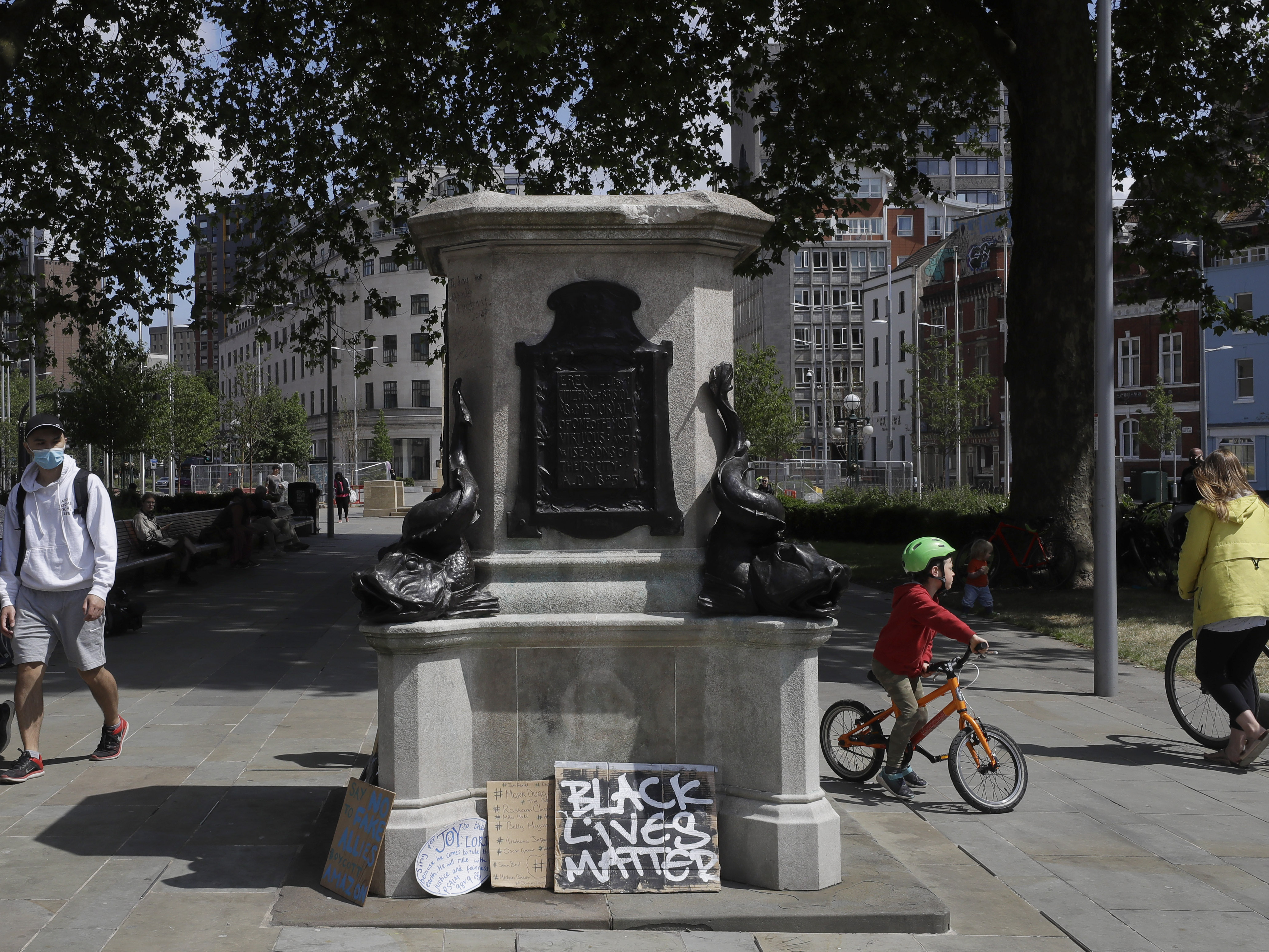 How A U.S. Police Killing Triggered The Toppling Of Statues In U.K. And ...