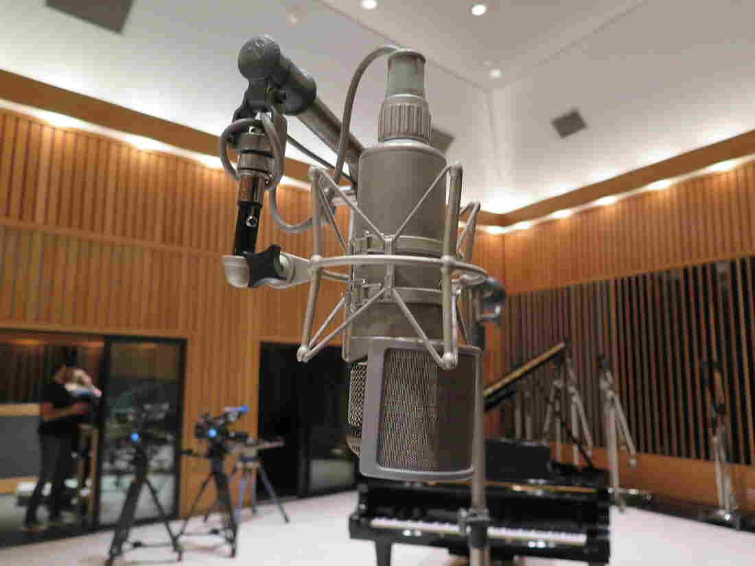 Behind The Hits: An Inside Look At Capitol Studios In Los Angeles ...