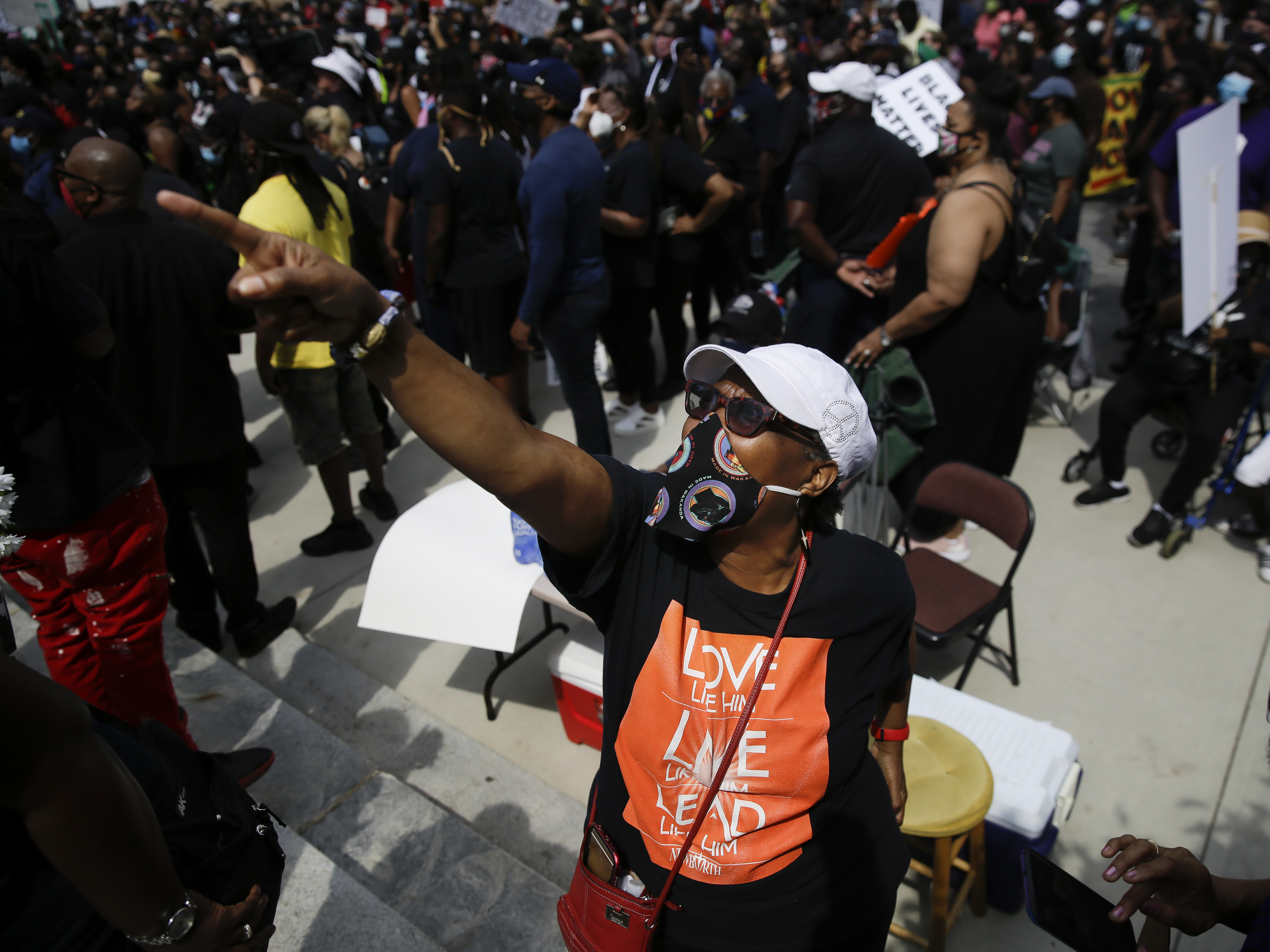 Hundreds March On Georgia Capitol As Legislature Reconvenes | NCPR News
