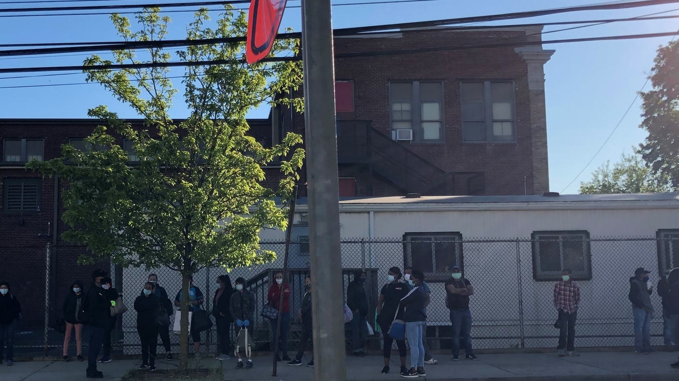 Immigrant Warehouse Workers Are Crammed In Vans Despite Virus Danger ...