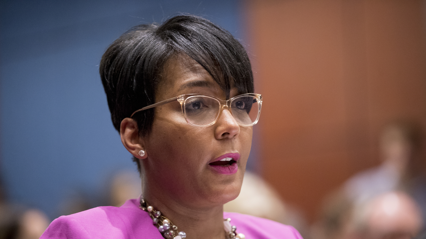 Atlanta Mayor Orders Masks To Be Worn In Public Spaces : Coronavirus ...