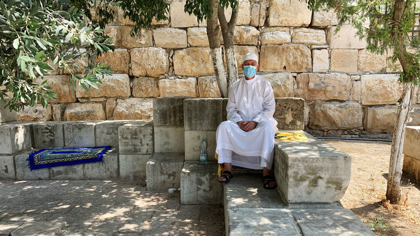 In Jerusalem's Old City, The Devout Adjust To Worship In The ...