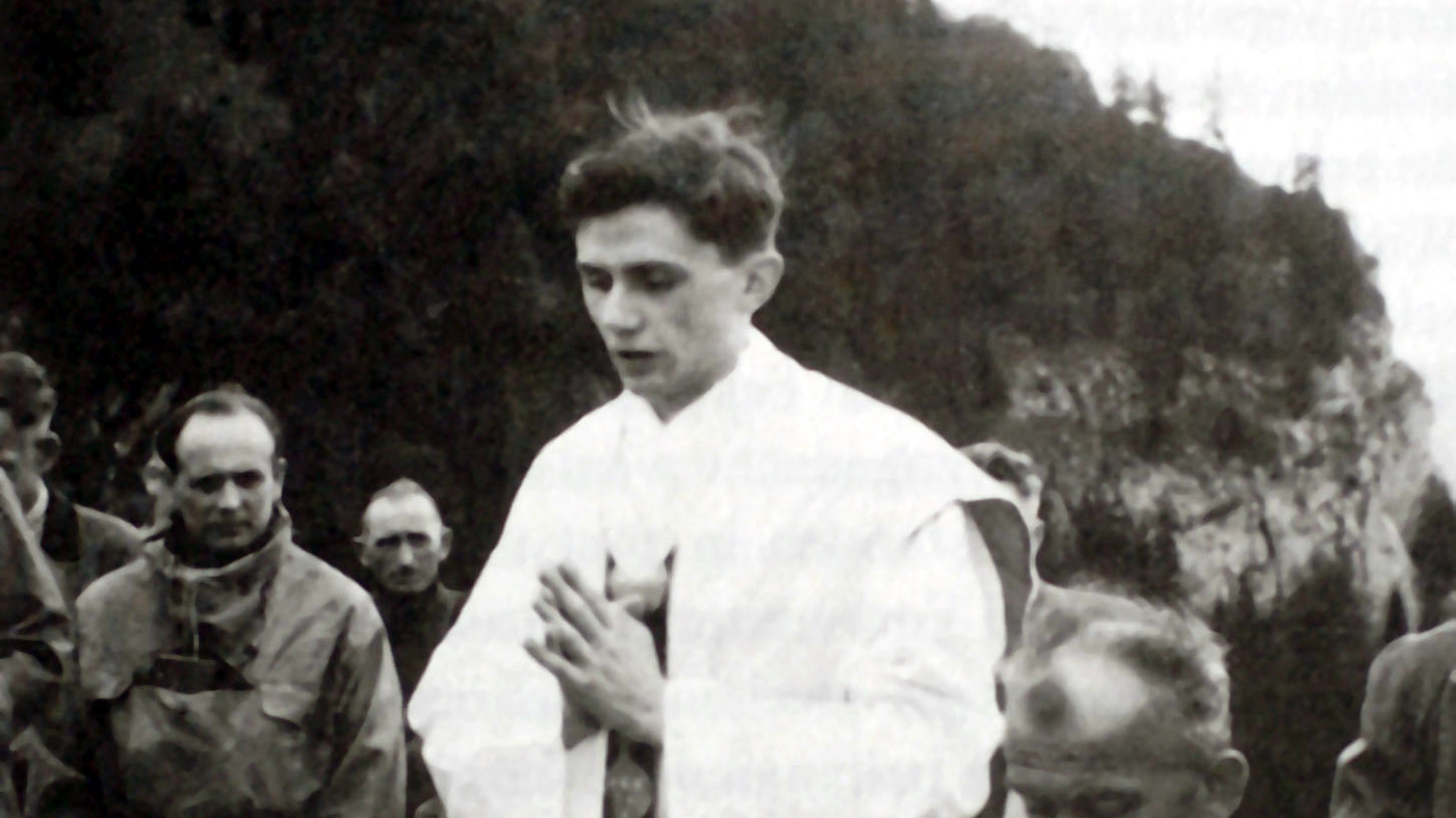 Retired Pope Benedict XVI dies at 95 : NPR