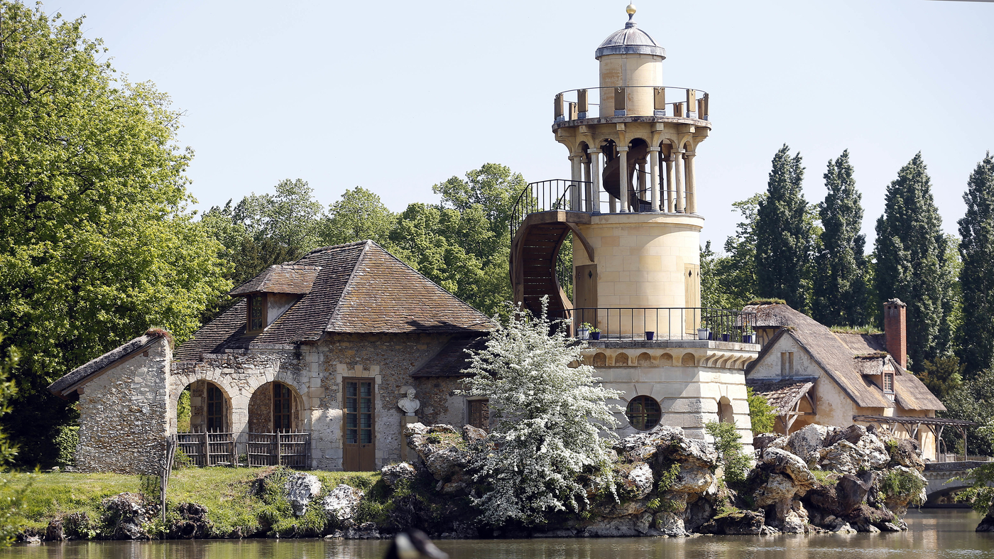 The Escapist Land Of 'Cottagecore,' From Marie Antoinette To Taylor ...