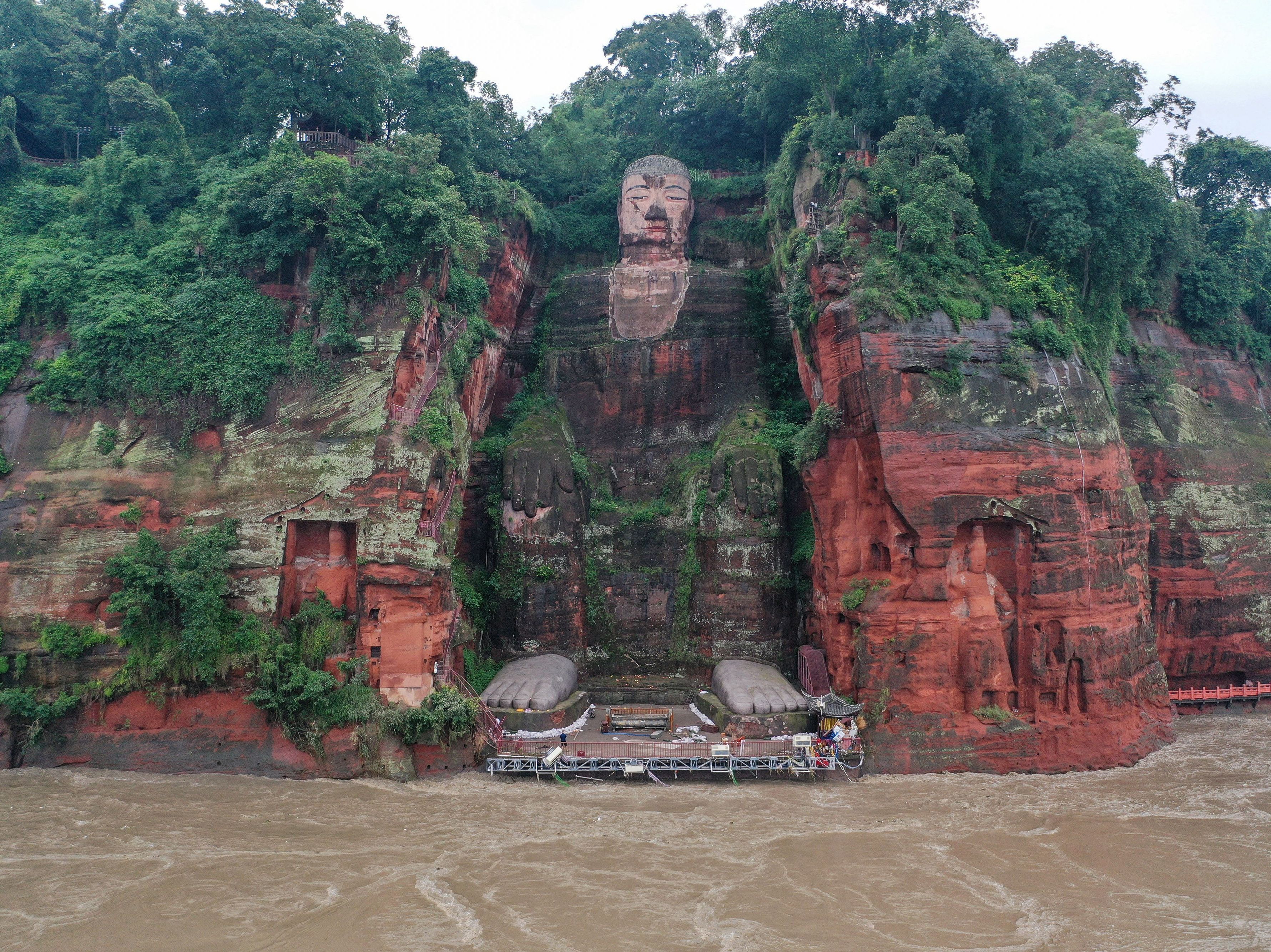 100,000 Evacuated As Massive Flooding In China Threatens Ancient Giant ...
