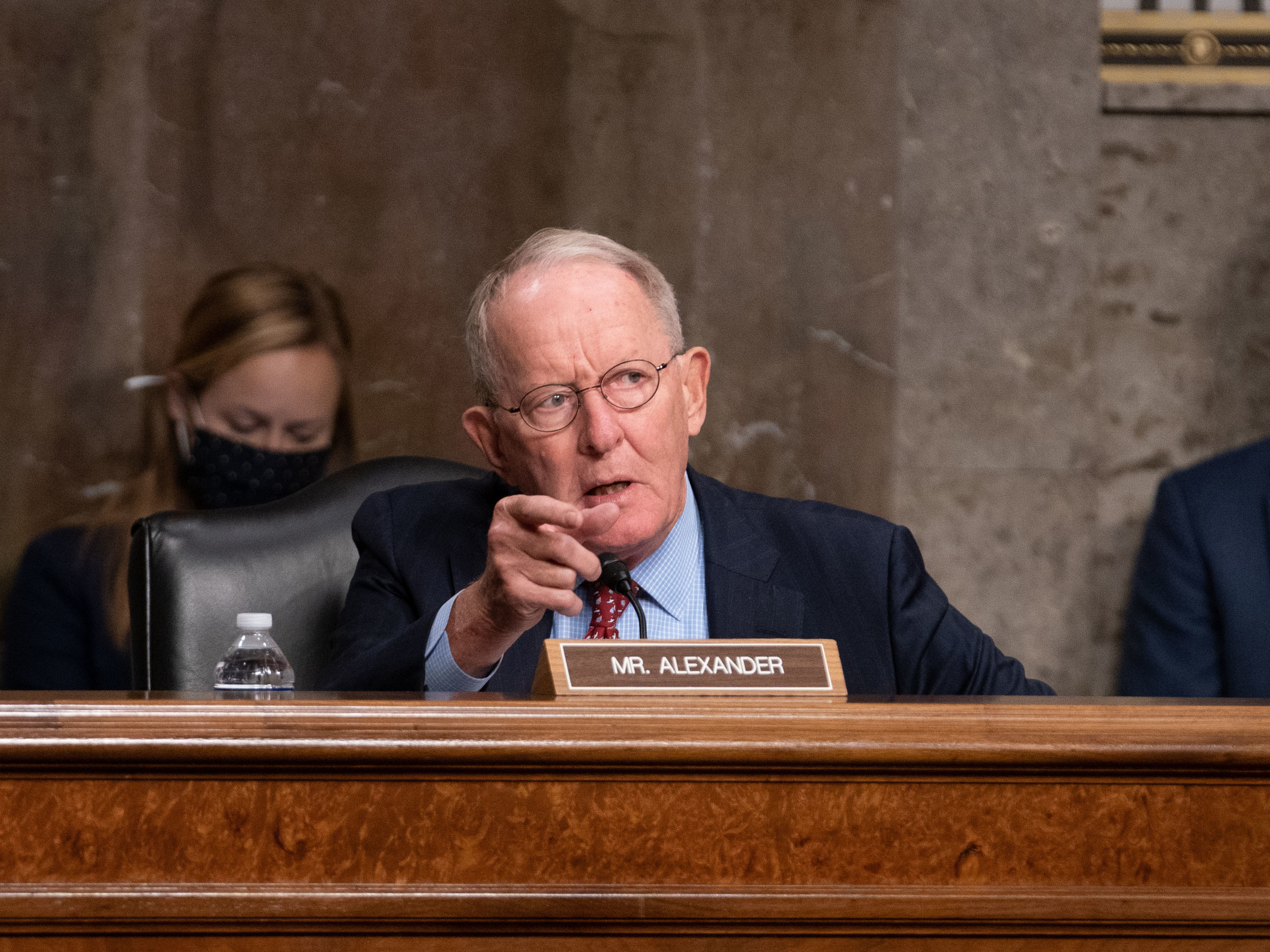 Retiring Tennessee Senator Says He Supports Court Nomination This Year ...