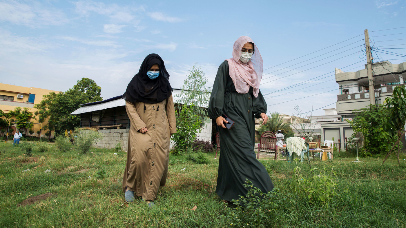 Pakistan tries ambitious climate action : NPR