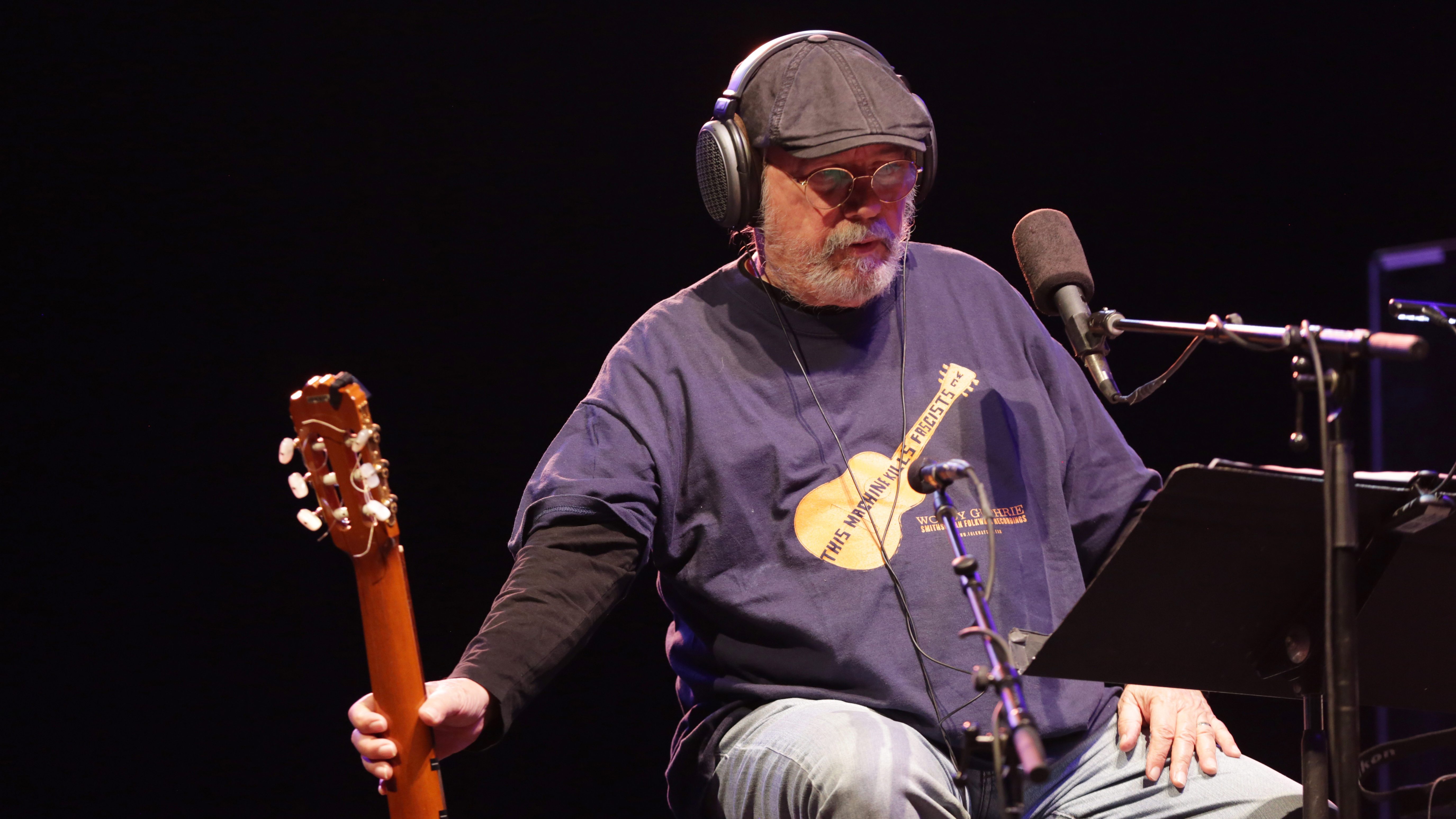 On 'Para La Espera,' Silvio Rodríguez Combines The Personal And ...
