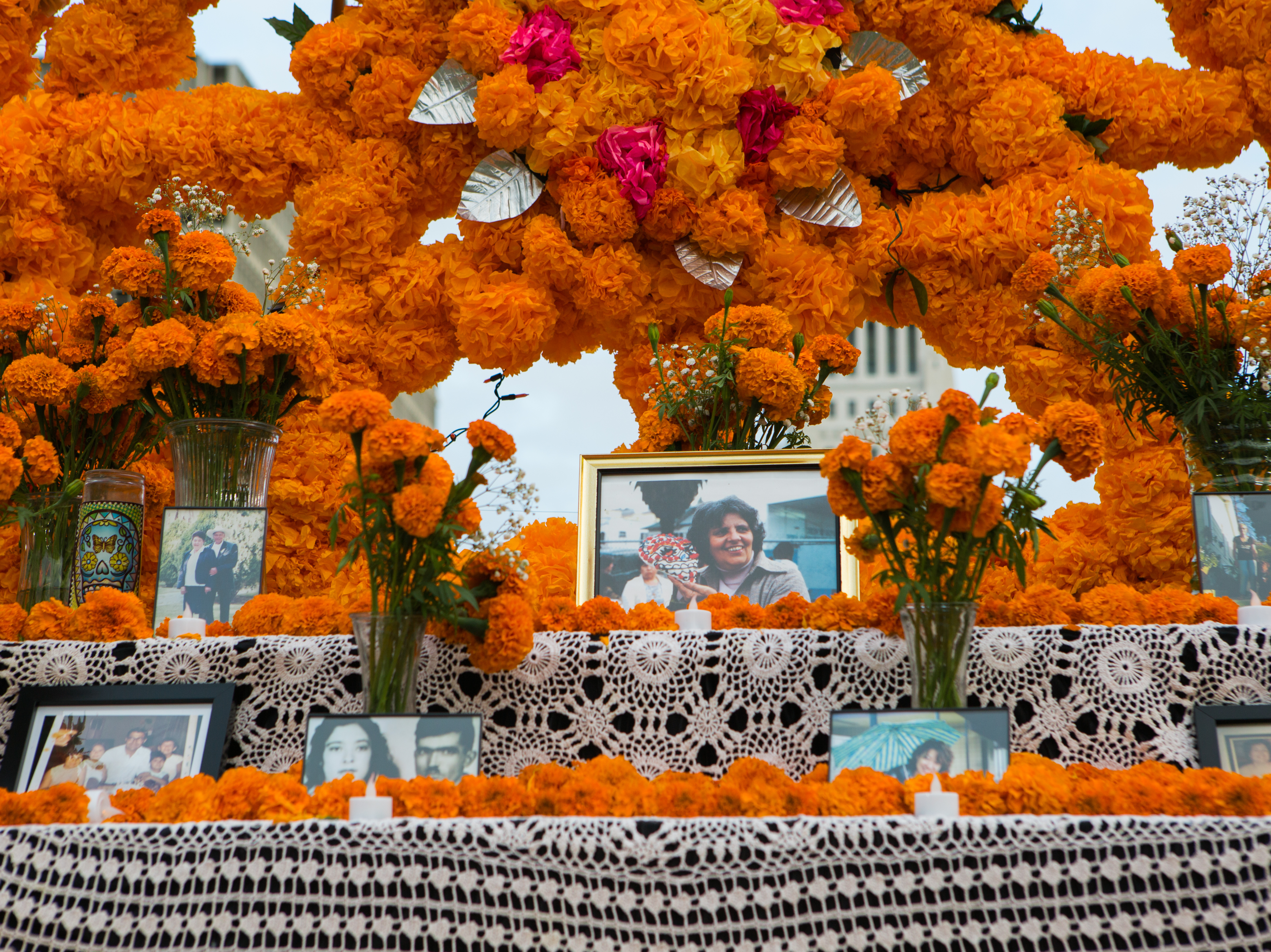 LA Latinos Mark El Día De Los Muertos In 'A Nightmare Year' Of Loss ...