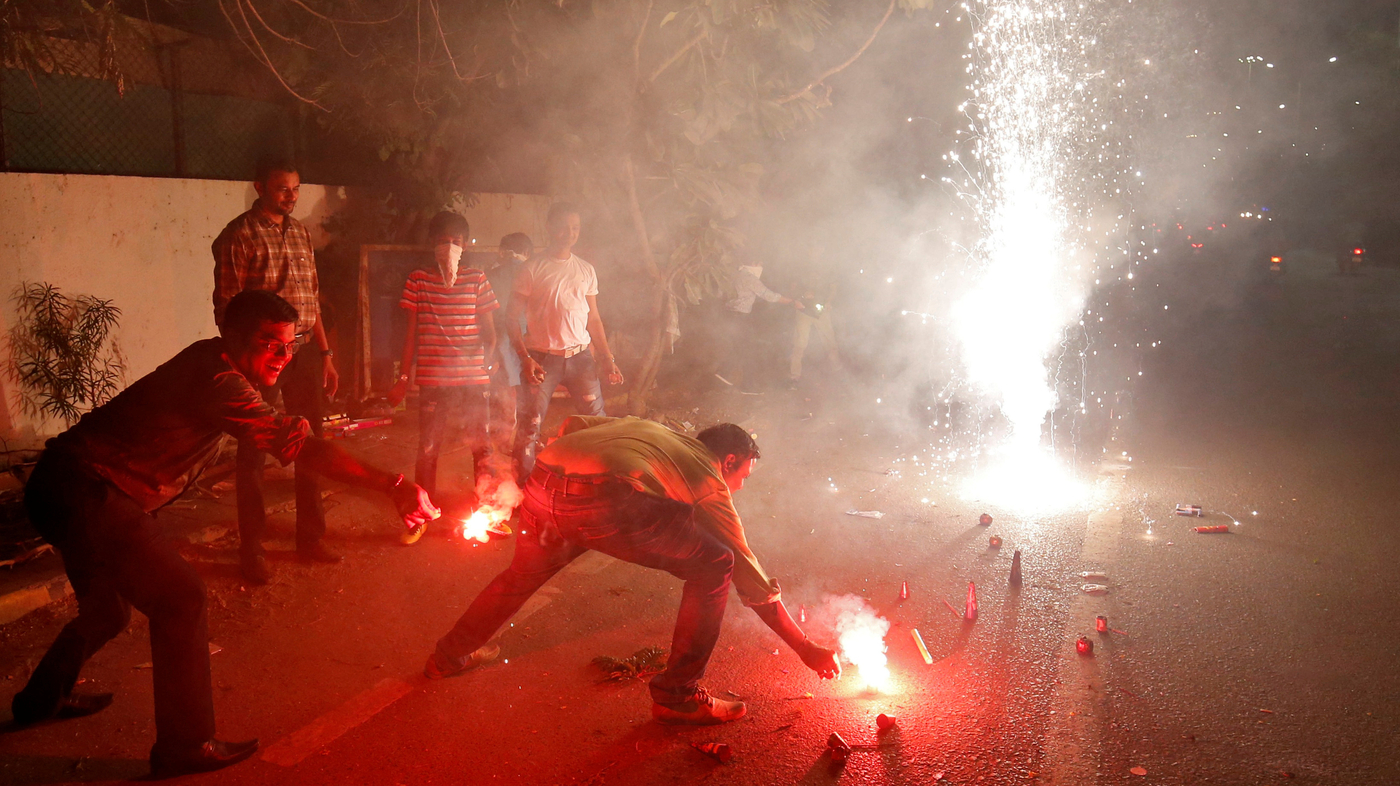 Fireworks Of Diwali Adds to New Delhi Air Pollution — And Coronavirus ...