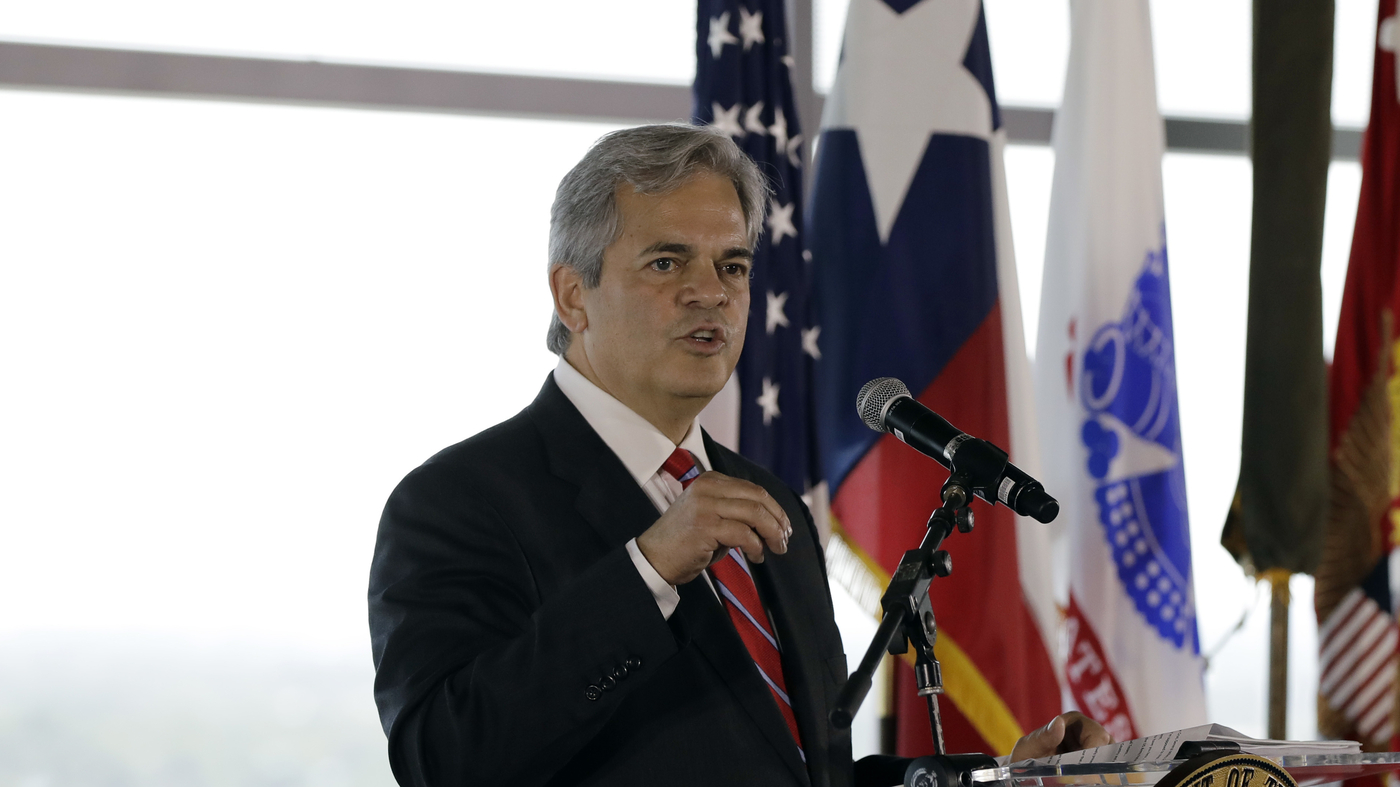 A Mayor Urged People To Stay Home, Then Flew To Mexico For Vacation ...