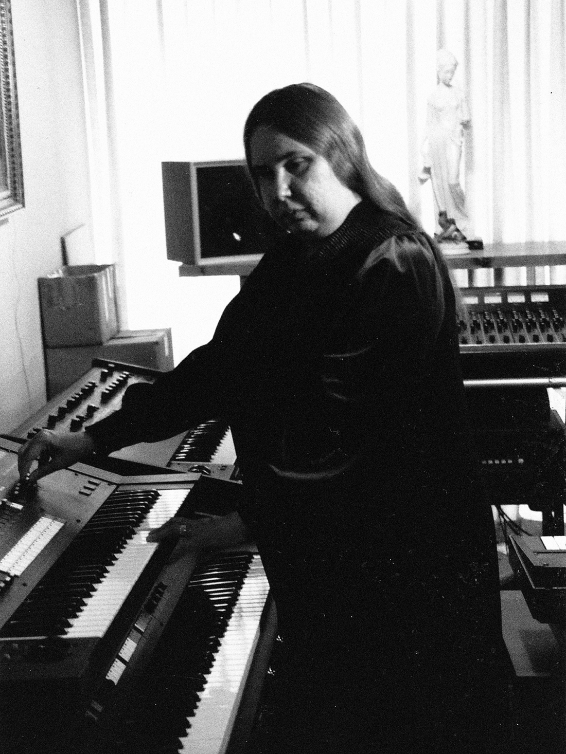 Pauline Anna Strom's 'Angel Tears In Sunlight,' A Synth Visionary's ...