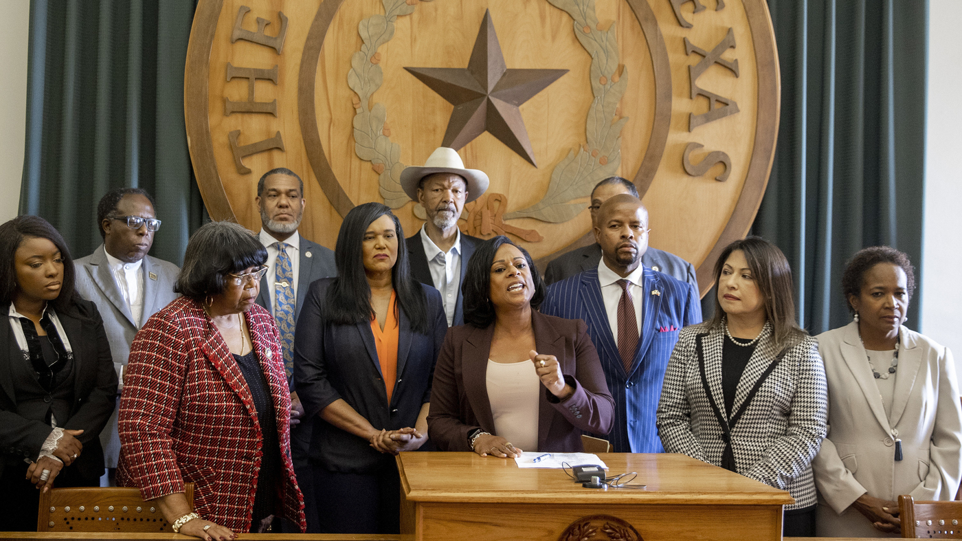 Texas Democrats Walk Out, Stop Republicans' Sweeping Voting ...