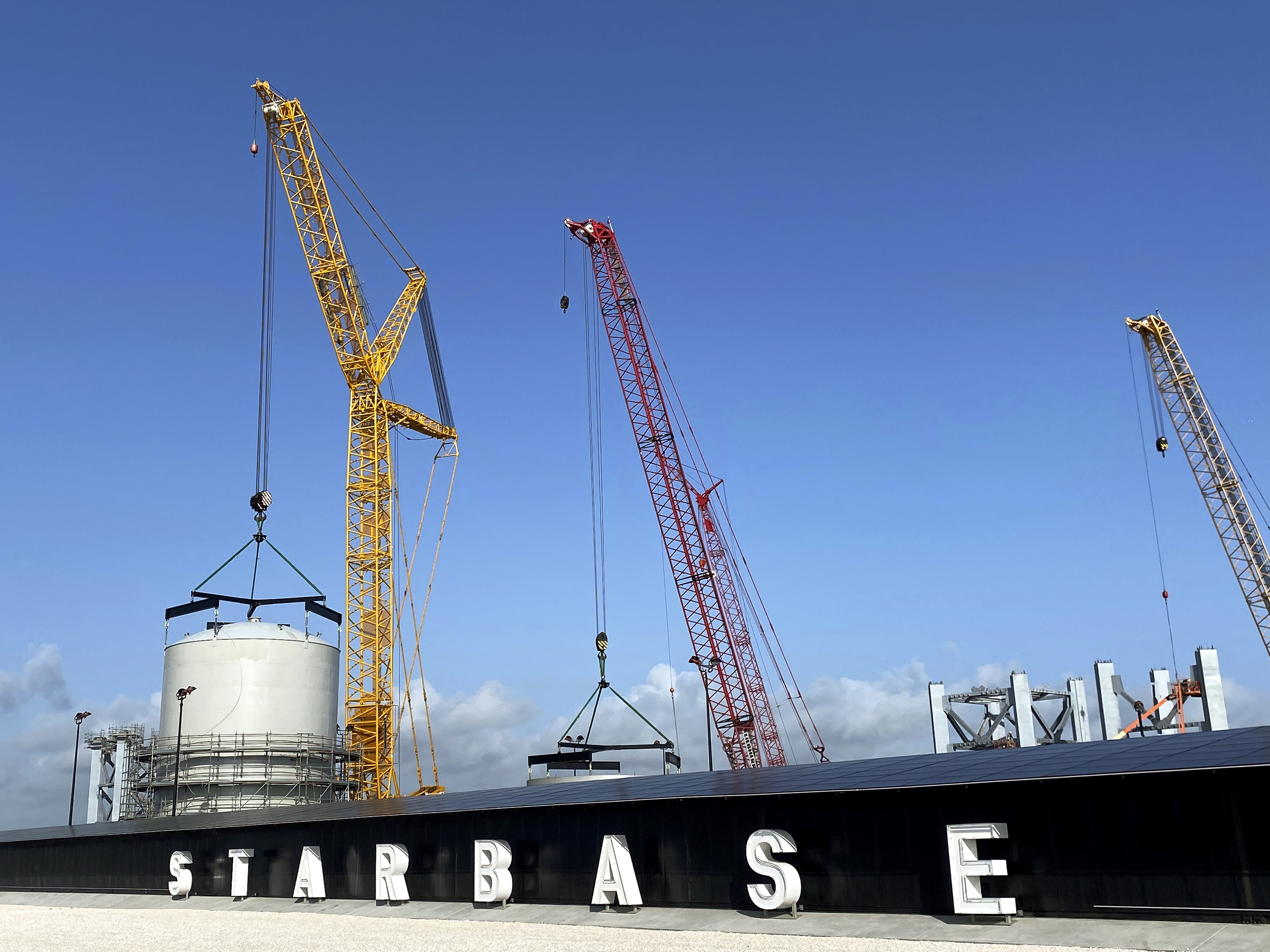 SpaceX's New Rocket Factory Is Making Its Texas Neighbors Mad | NCPR News