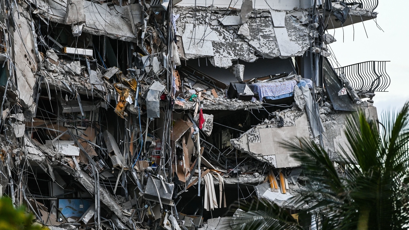 At Least 1 Dead After A 12-Story Building Partially Collapses Near ...