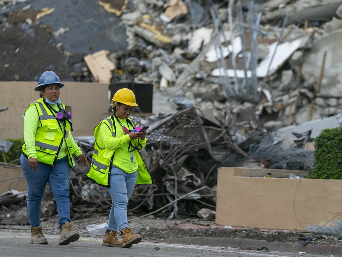 Live Updates: Miami-Area Condo Collapse : NPR