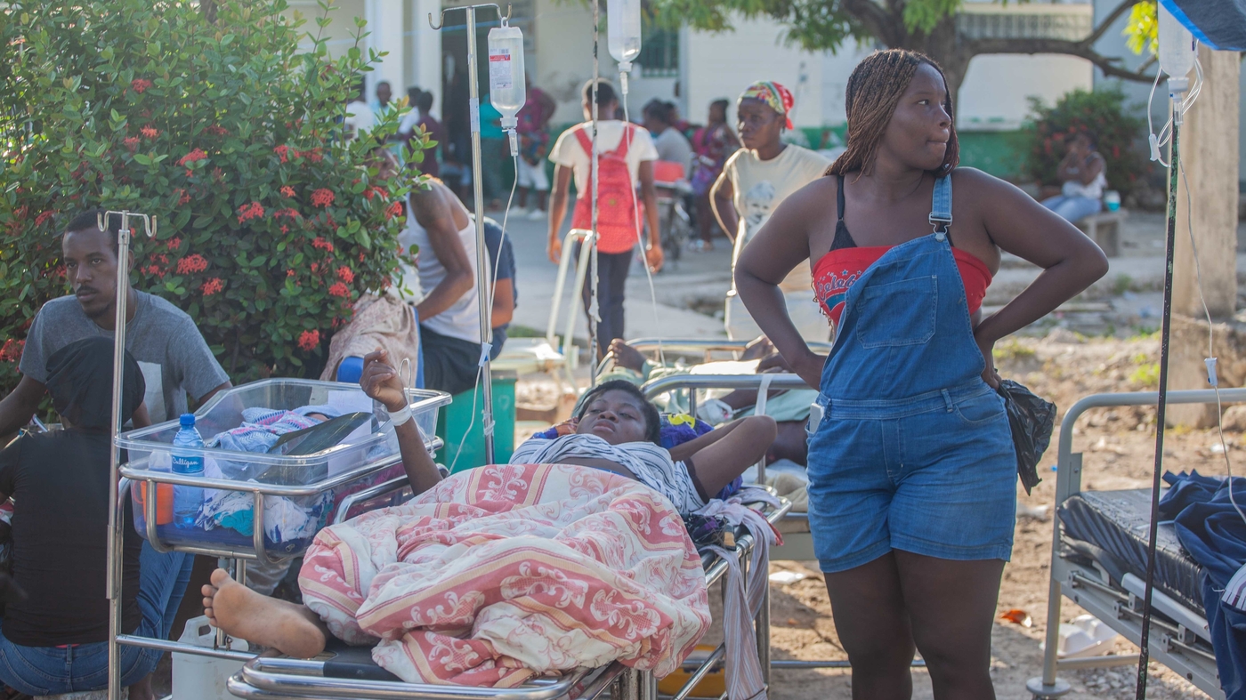 In Quake-Ravaged Haiti, Rescuers Scramble To Save People Trapped In ...