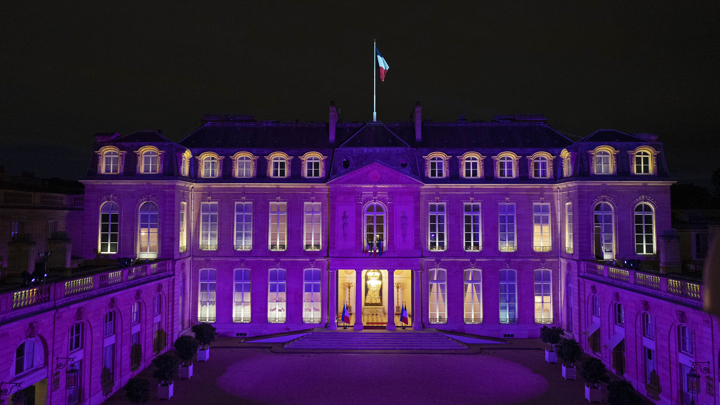 Landmarks Around The World Are Lit In Purple For People With ...