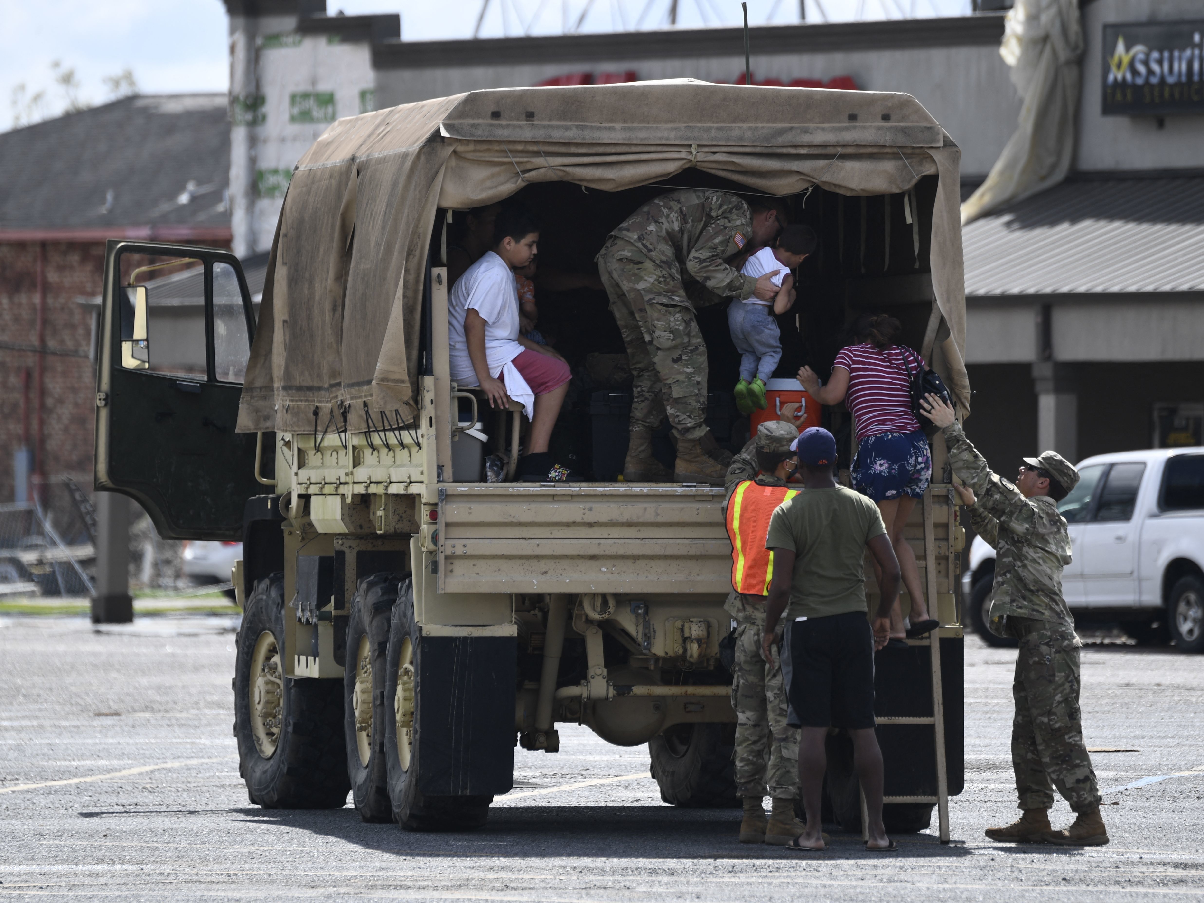 As Ida Weakens, More Than 1 Million Gulf Coast Homes And Businesses Are ...