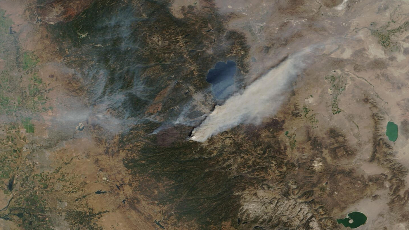 California Fire Surges Toward Lake Tahoe After Mass Evacuation : NPR